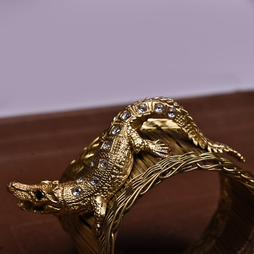 THE CRAWLING ALLIGATOR BAMBOO CUFF – Symetree